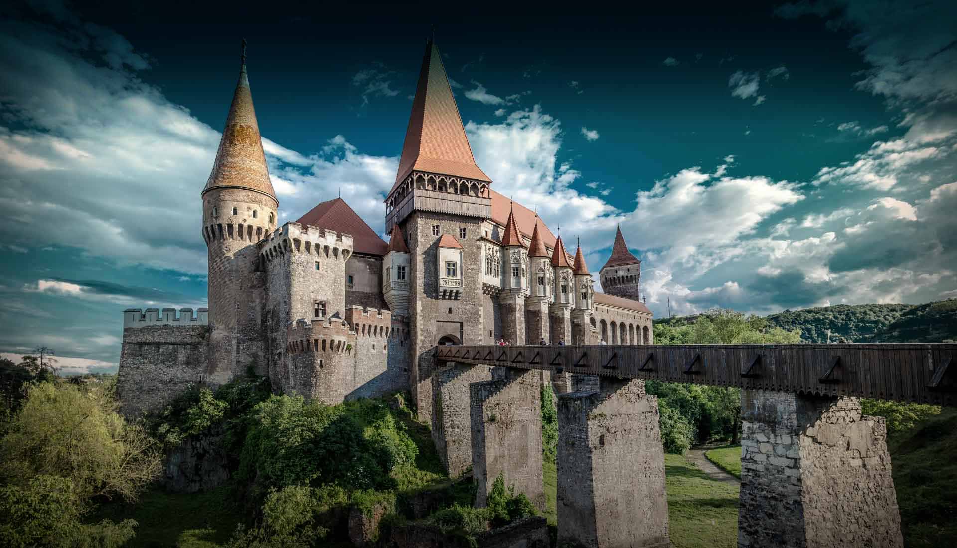 Castelul Corvinilor – Legenda vie a Transilvaniei